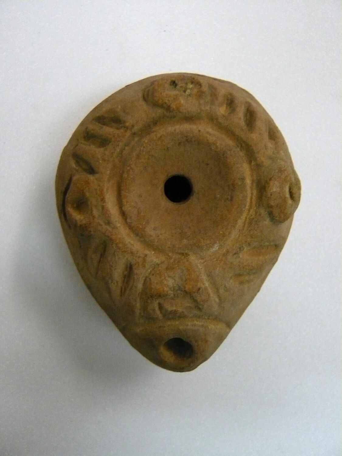 lampe ovoïde ; lampe à cabochons - Louvre site des collections